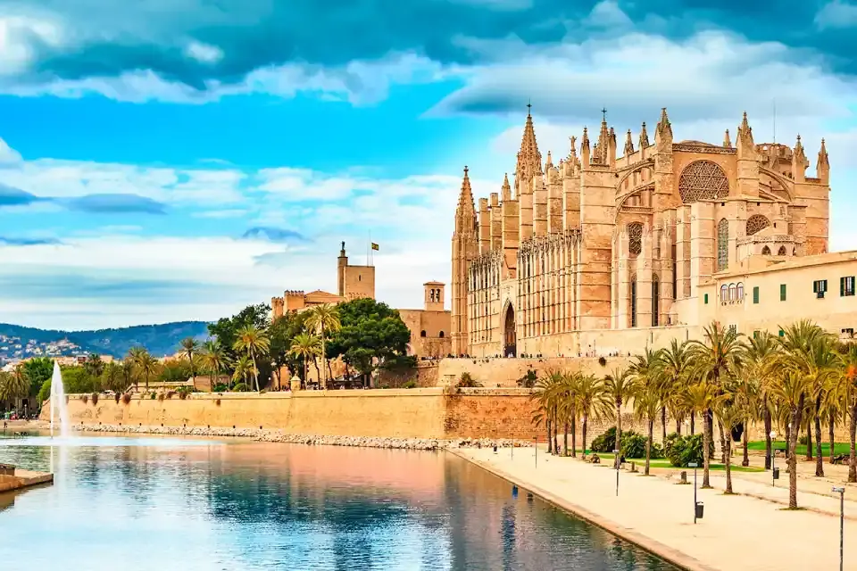 Learn about Palma de Mallorca | I Love Ferry